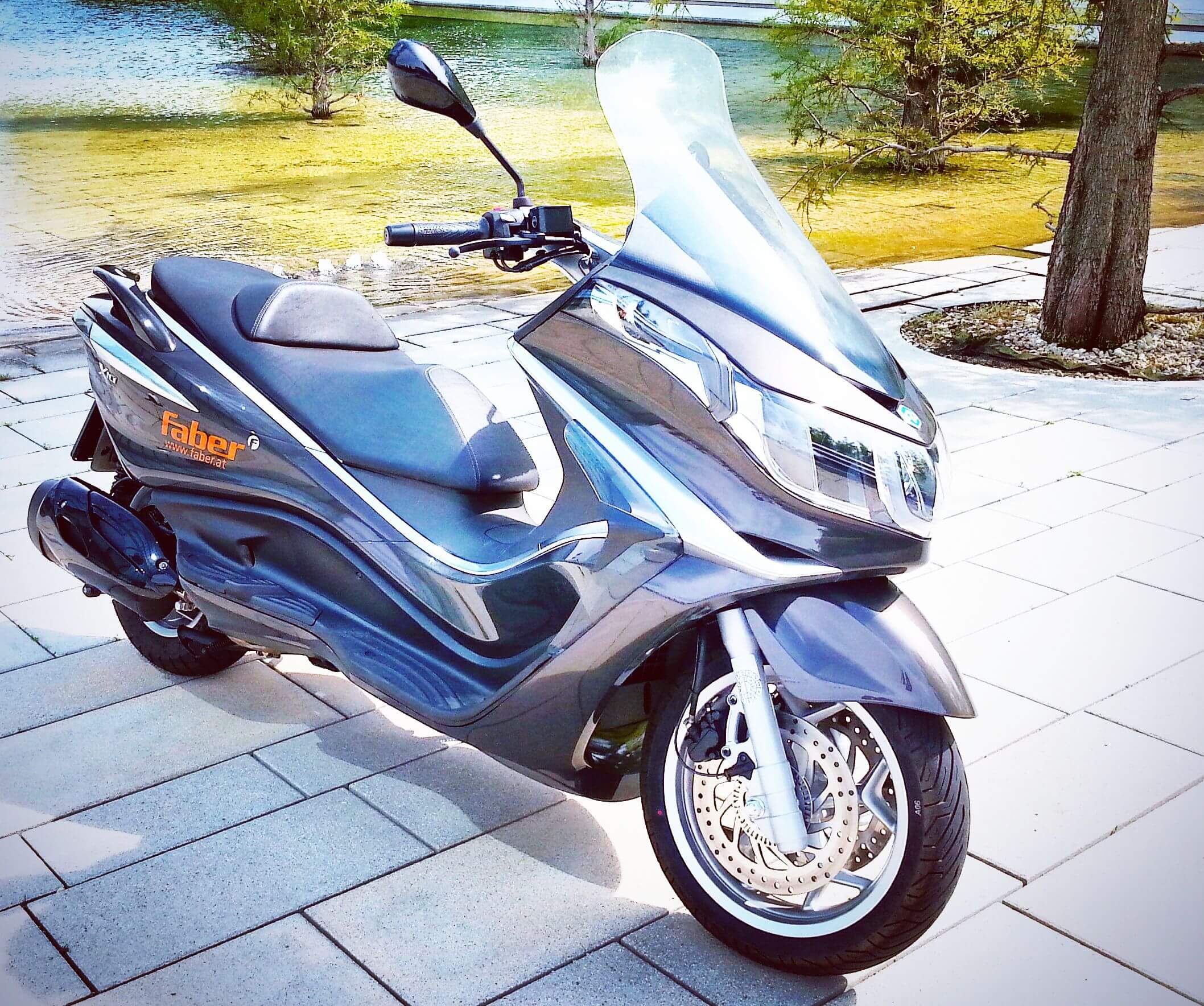 Raumschiff Galaxy - Piaggio X10 350 i.e. - Mipiace.at